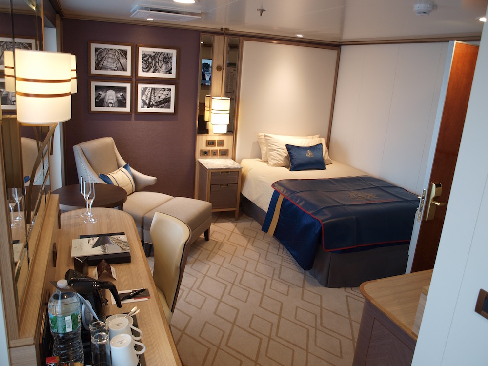 QM2 Photos - Chris Frame's Cunard Page: Cunard Line History, Facts, News