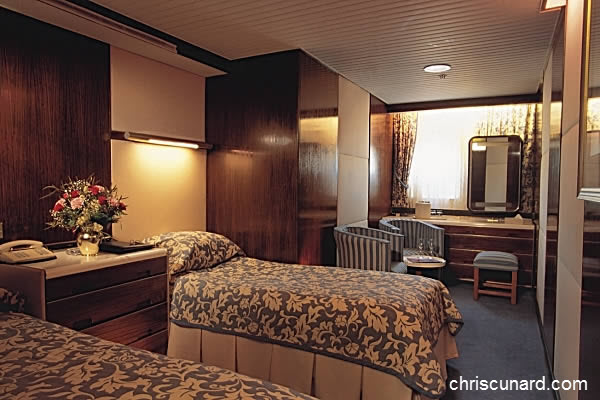 QE2 Photographs - Chris Frame's Cunard Page: Cunard Line History, Facts ...